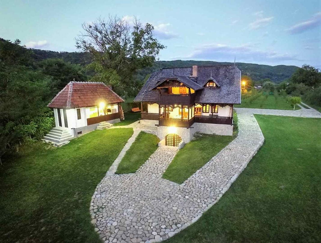 10 pensiuni aproape de București cochete și liniștite - Postmodern