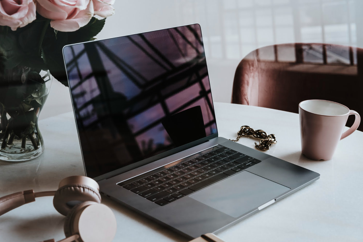 5 idei cum poți să îți petreci timpul liber pe internet - Postmodern